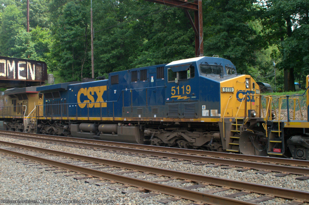 CSX CW44AH 5119 trails on Q418-22